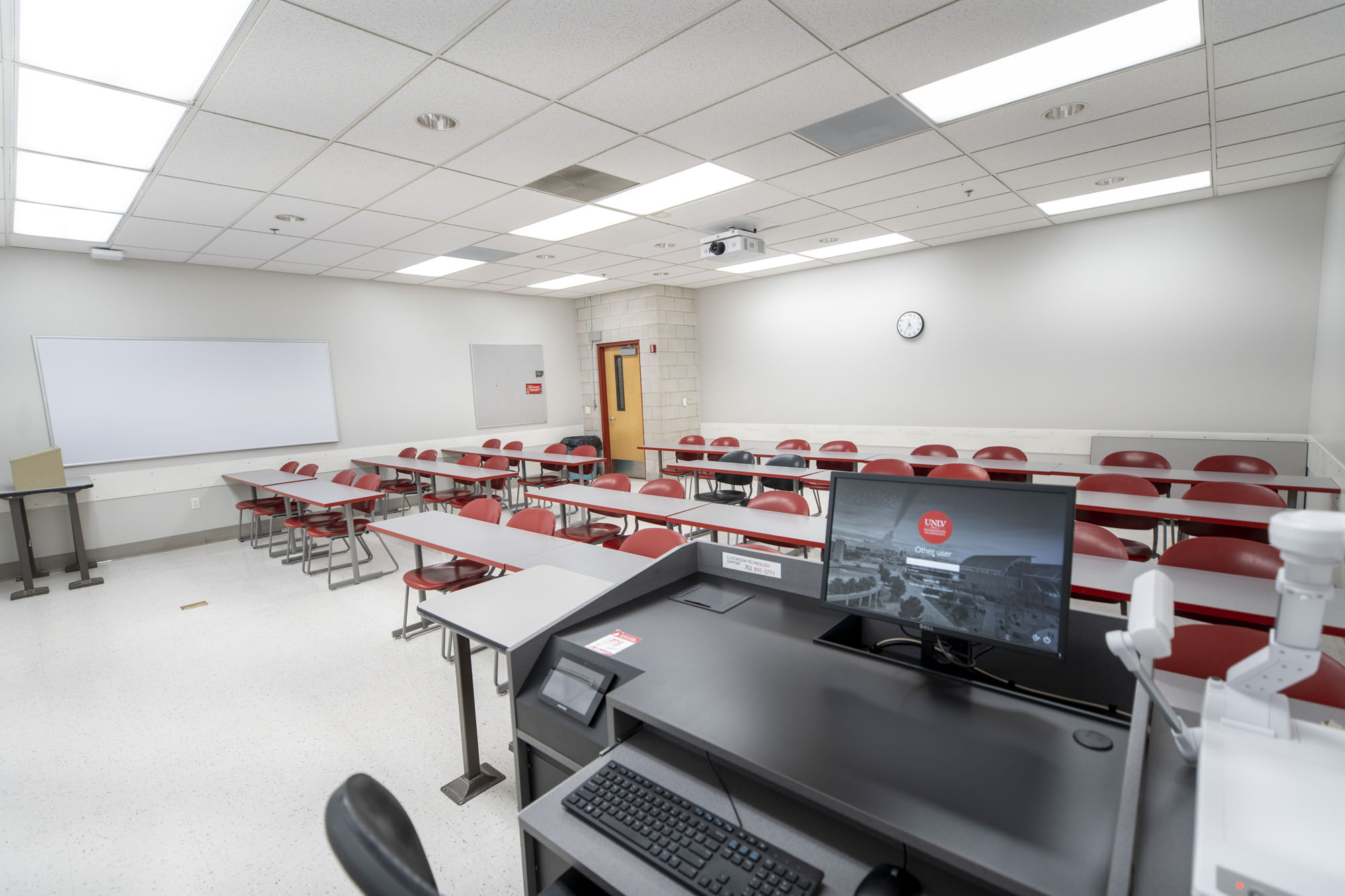 CHB C214 | Classrooms | UNLV Information Technology